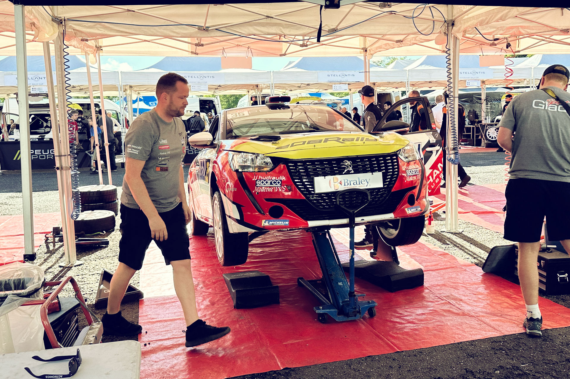 Team Glad Sport - Uheldene ramte Jacob Madsen og Line Nedergaard i Frankrig